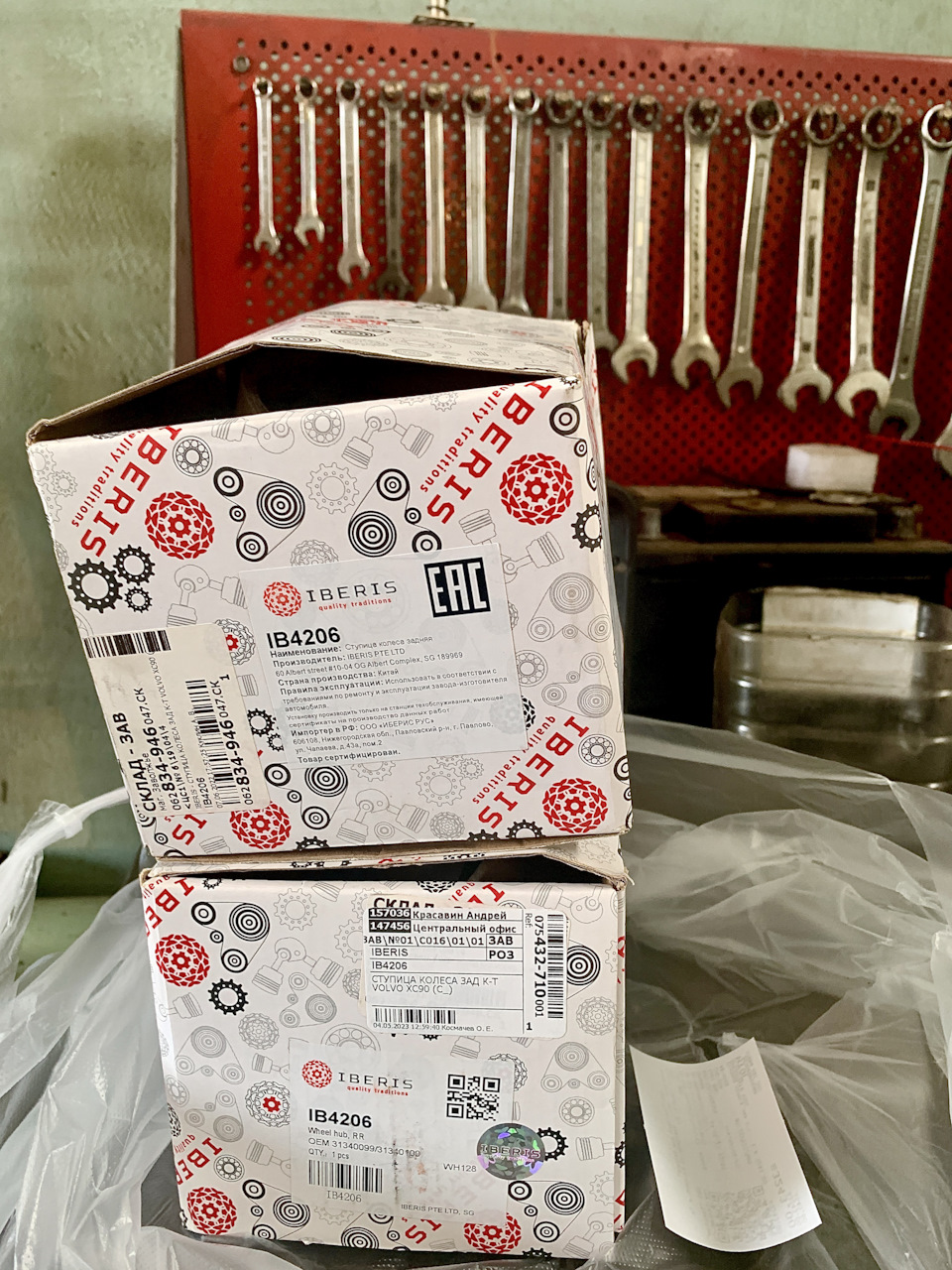 IB4206 Ступица задняя (По оригиналу 31340099 LH, 31340100 RH — отличие ...