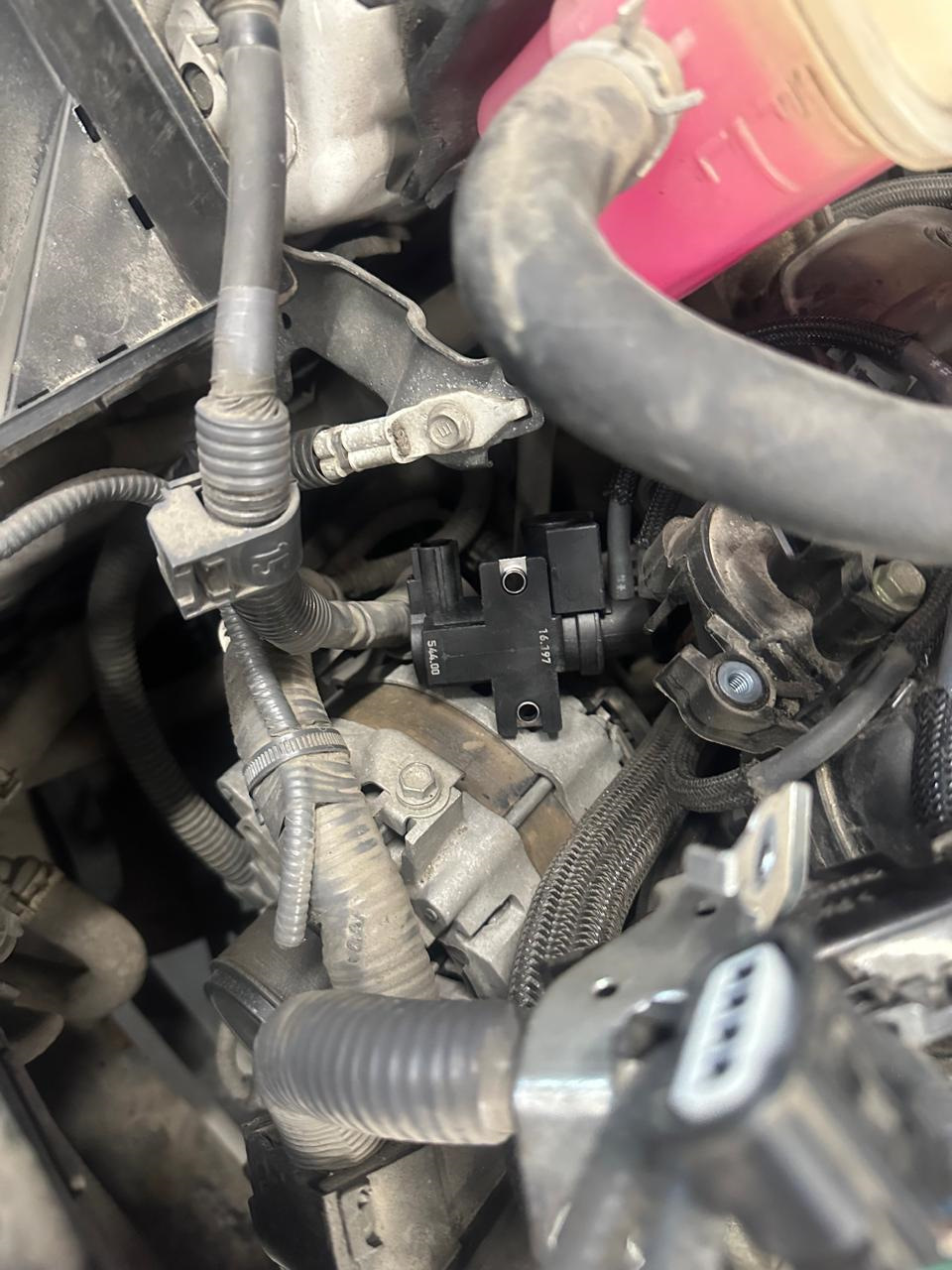 Замена вакуумного клапана турбины и прокладки клапанной крышки — Lexus ...
