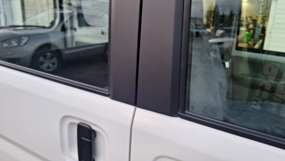 Стойки кузова в черный — Nissan NV100 Clipper (1G), 0,7 л, 2015 года ...