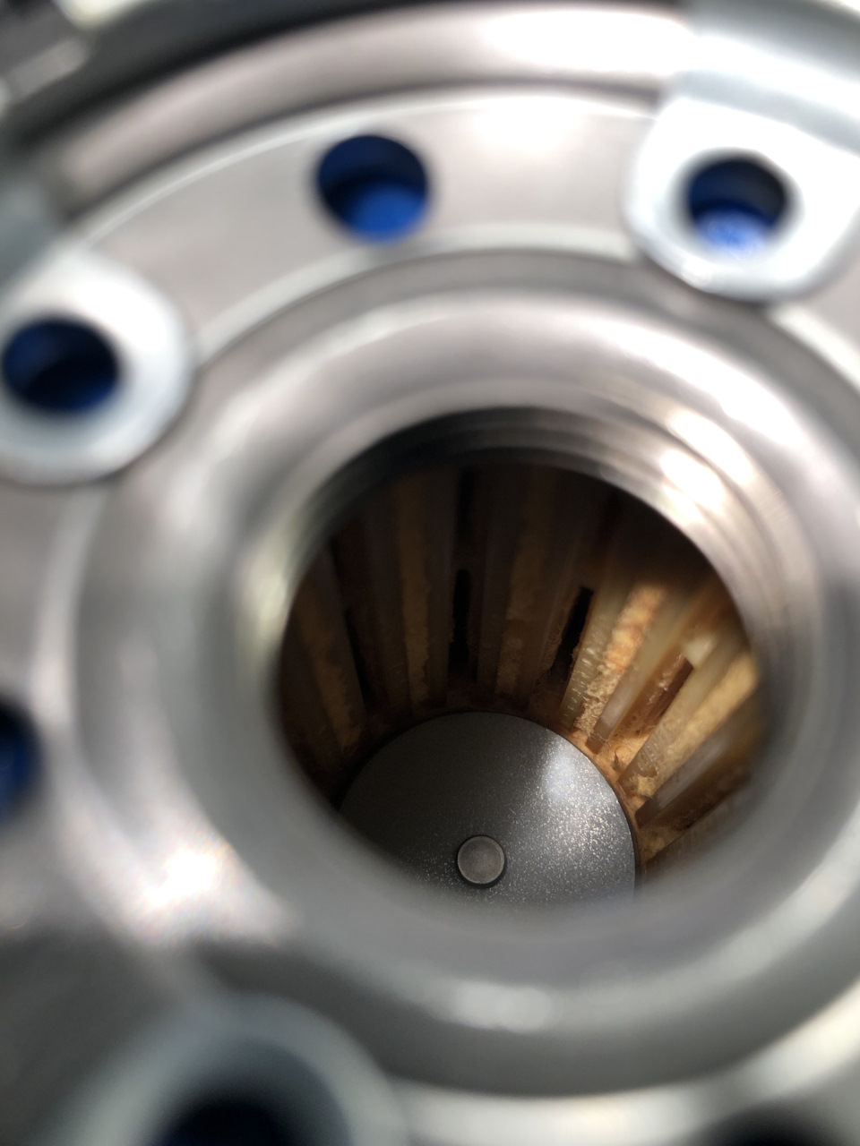 Внешнее визуальное сравнение оригинальных масляных фильтров для 6B31 ...