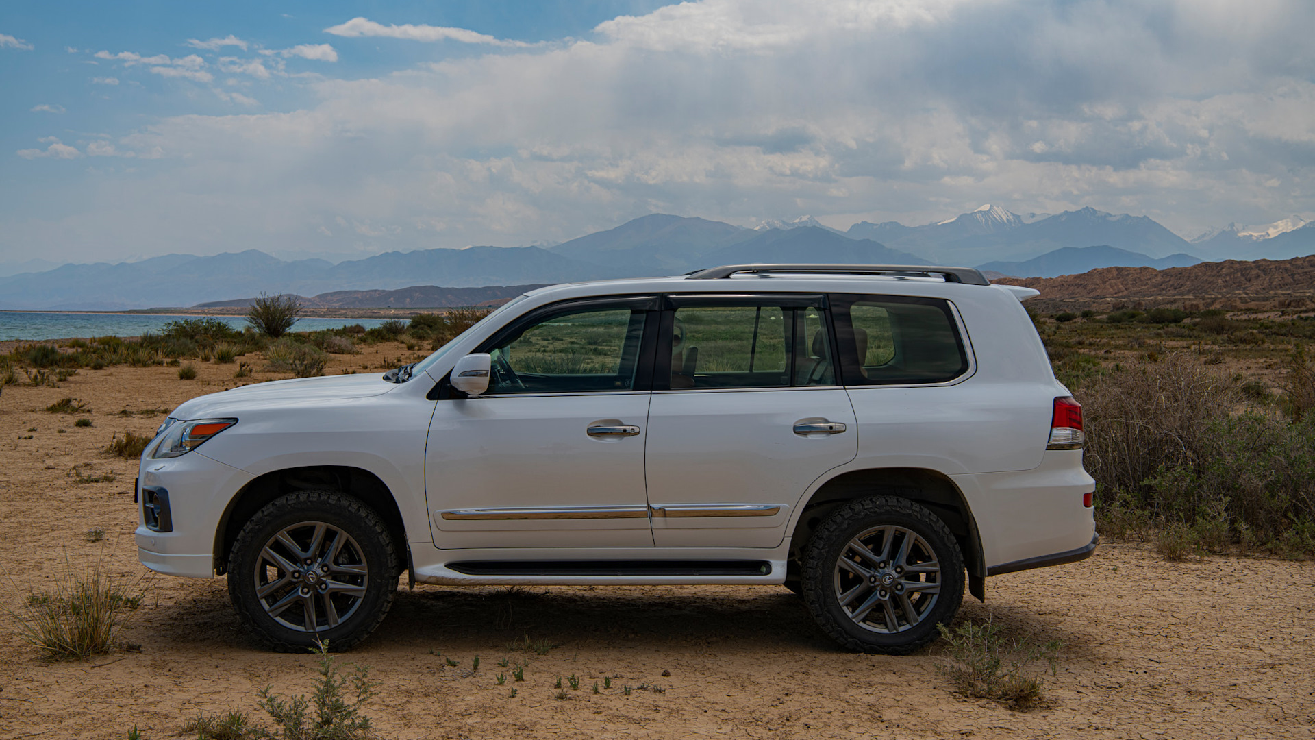 Lexus LX (URJ200/URJ201) 5.7 бензиновый 2012 | Лайнер для круизов на DRIVE2