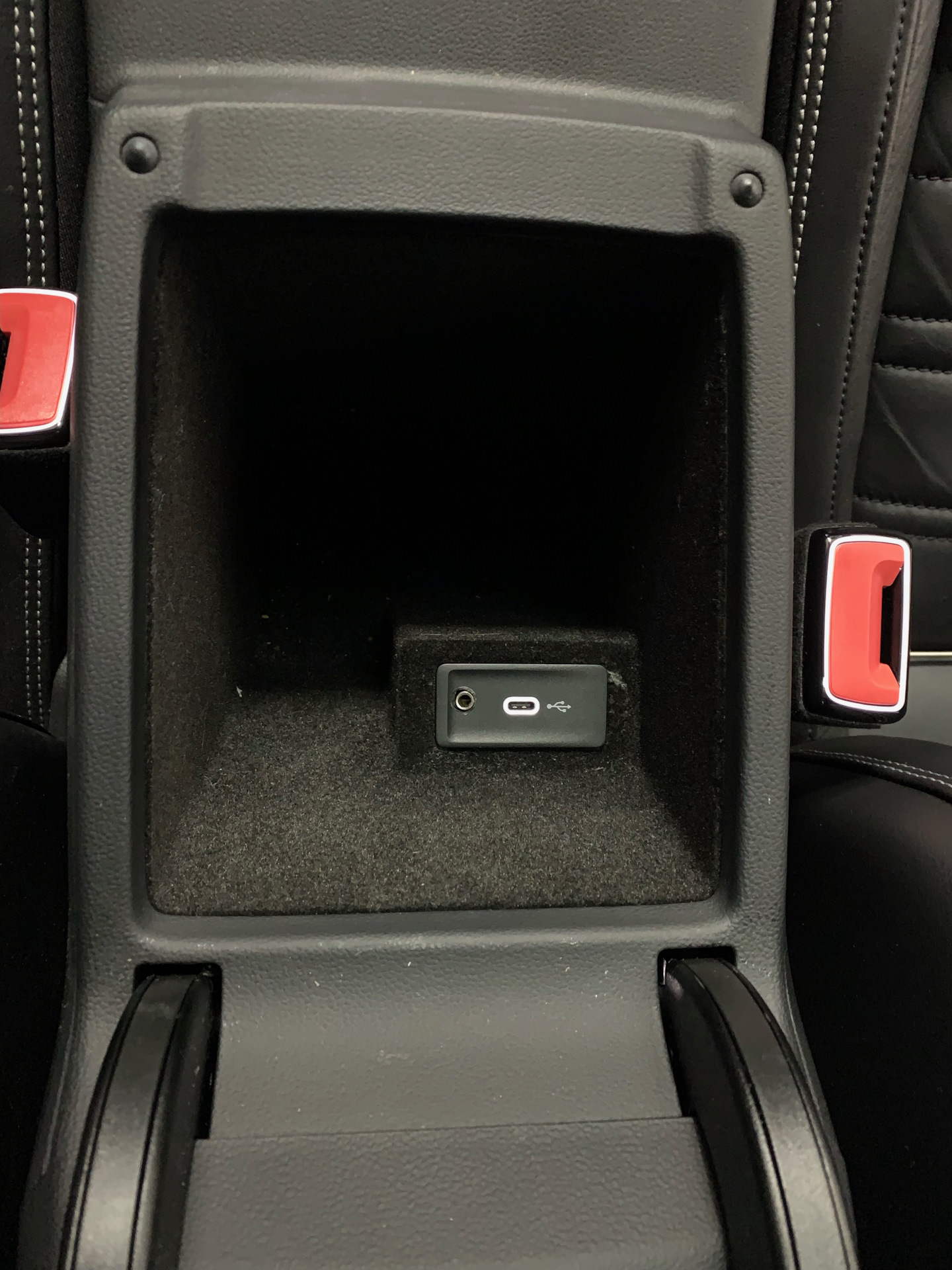 USB para USB-C — Volkswagen Passat Variant (B8), 2 л, 2018 года ...