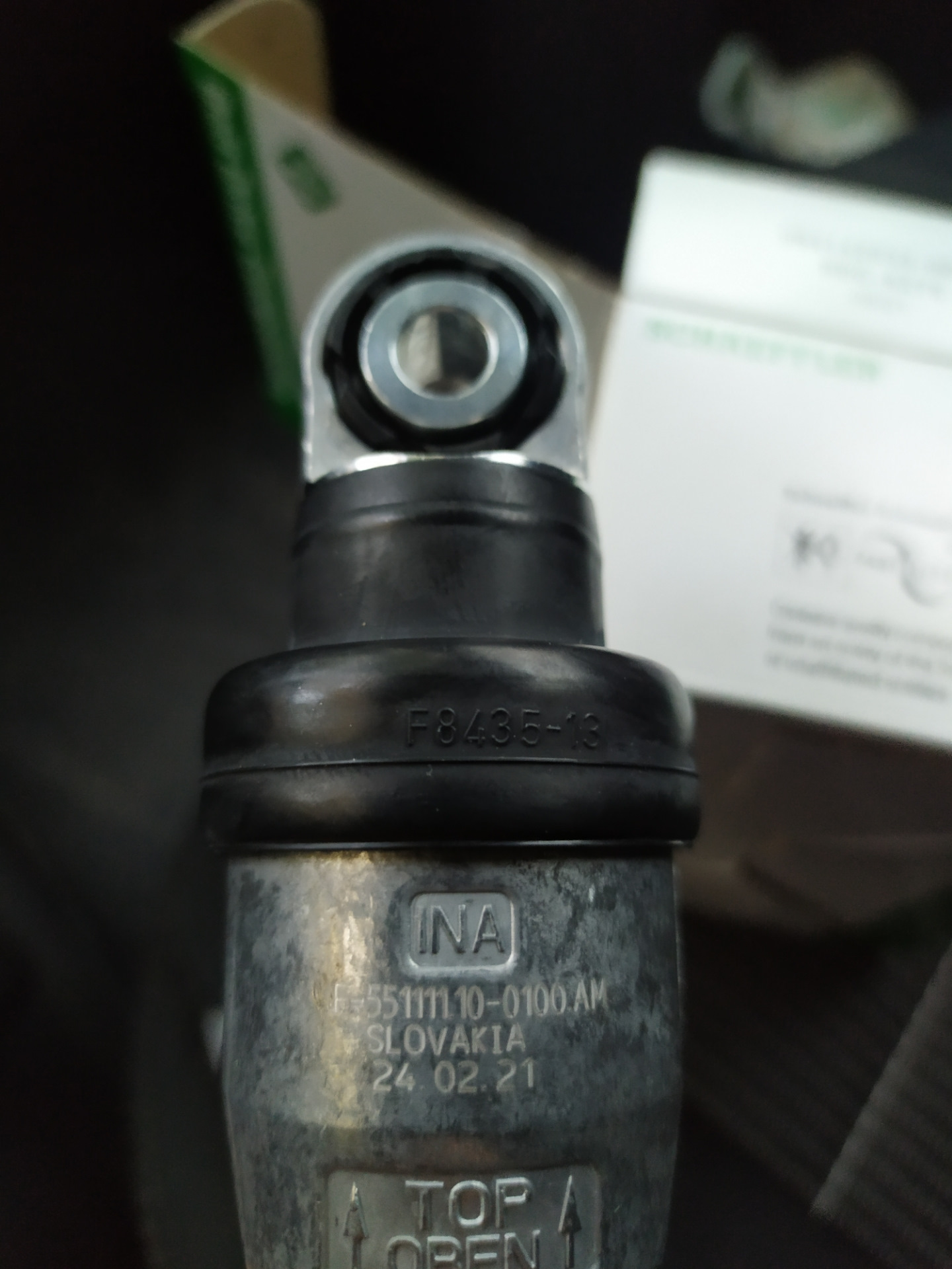 Замена гидроцилиндра ролика натяжителя ремня — Geely Emgrand X7, 2 л ...