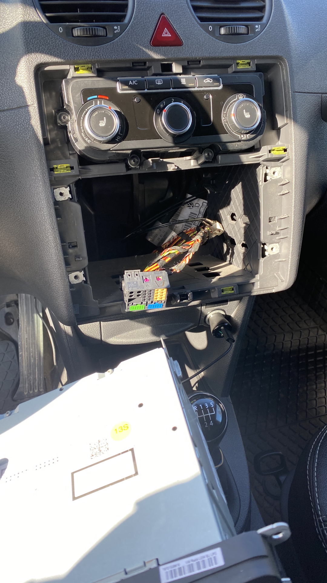 Замена RCD-310 на 330+. Отзыв — Volkswagen Caddy (3G), 1,6 л, 2013 года ...