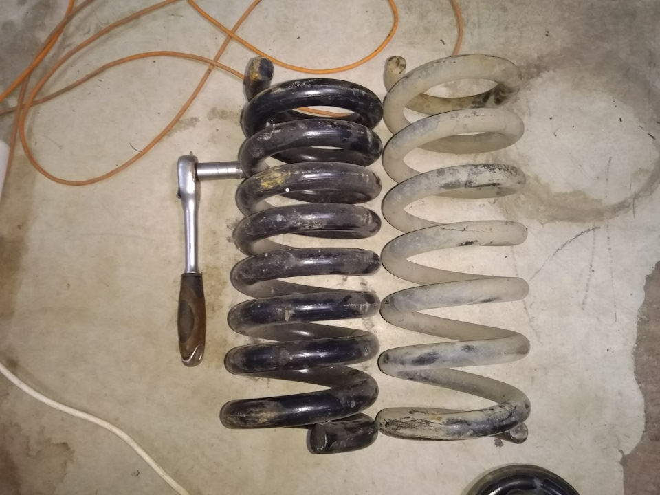 Coil Spring 1500 vs 3500 — Chevrolet Express (GMT600), 5,7 л, 1999 года ...