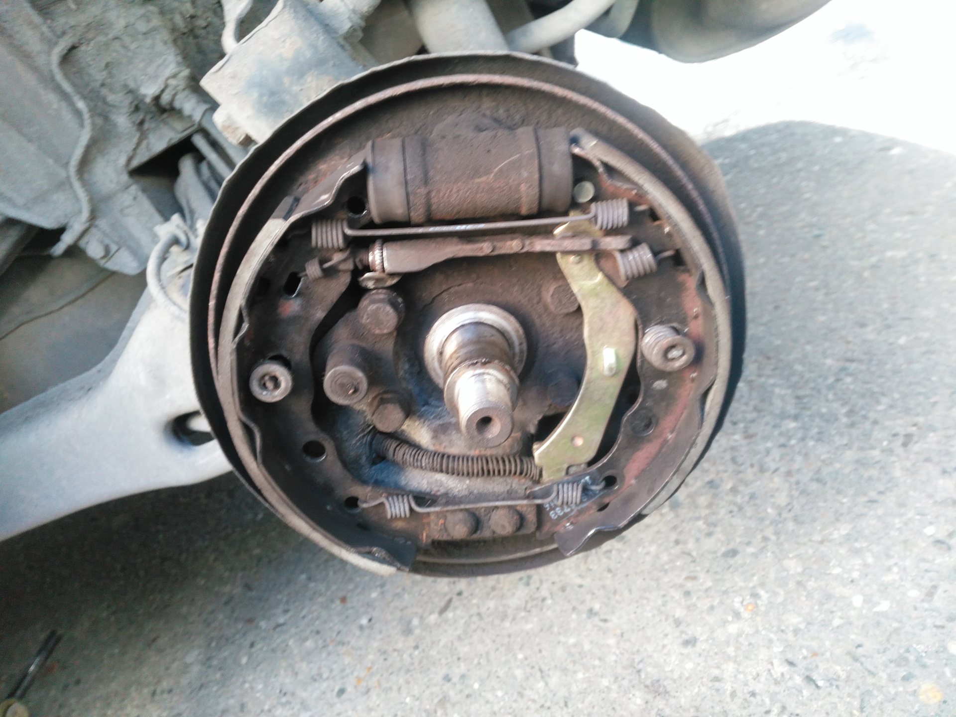 Не держит ручник колодки аналог — Mitsubishi Space Star (1998), 1,8 л ...