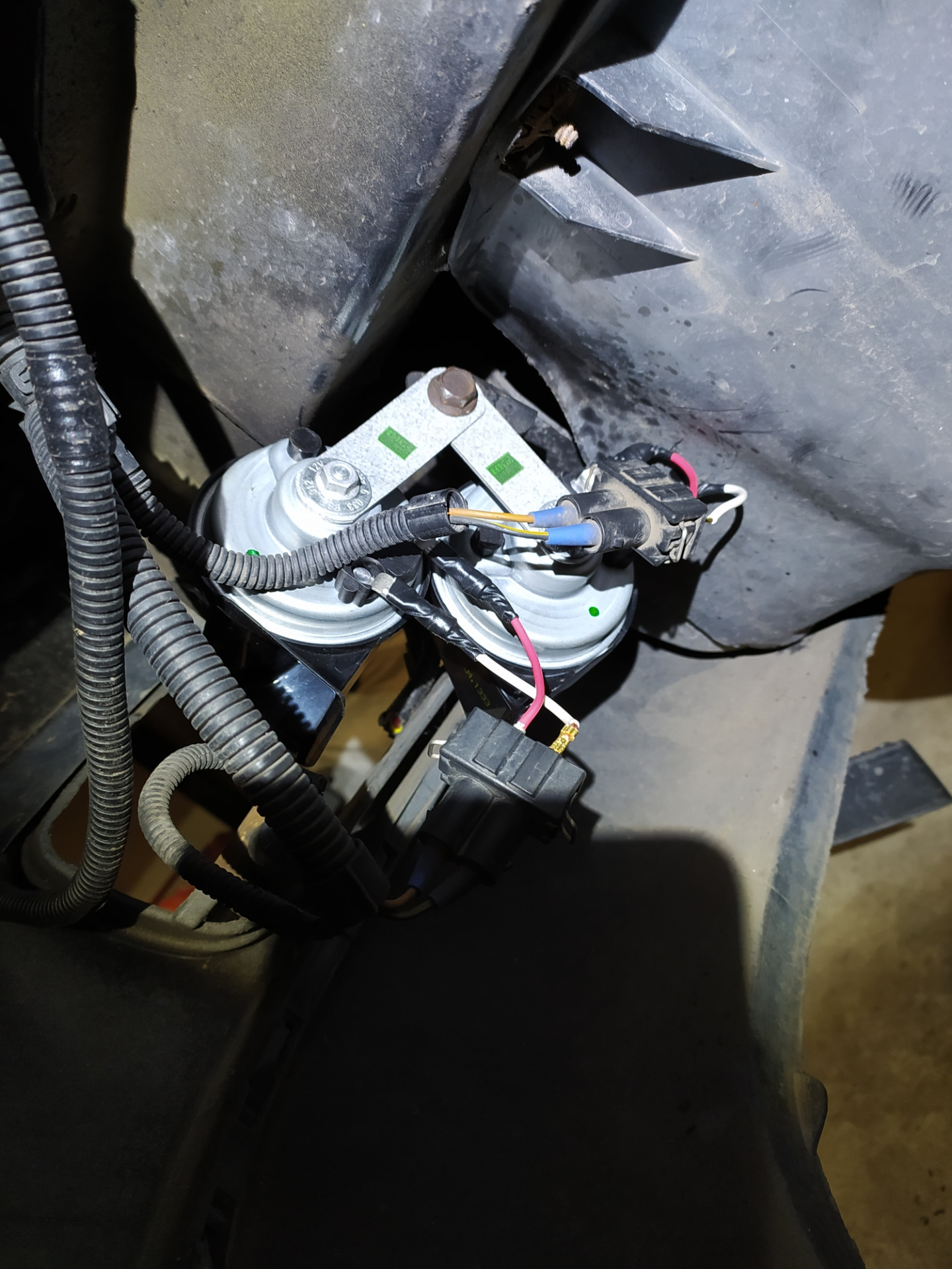 Замена унылого сигнала — Volkswagen Golf Mk4, 1,6 л, 2002 года ...