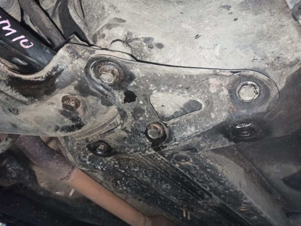 Замена передних рычагов — Toyota Isis, 1,8 л, 2005 года | своими руками ...