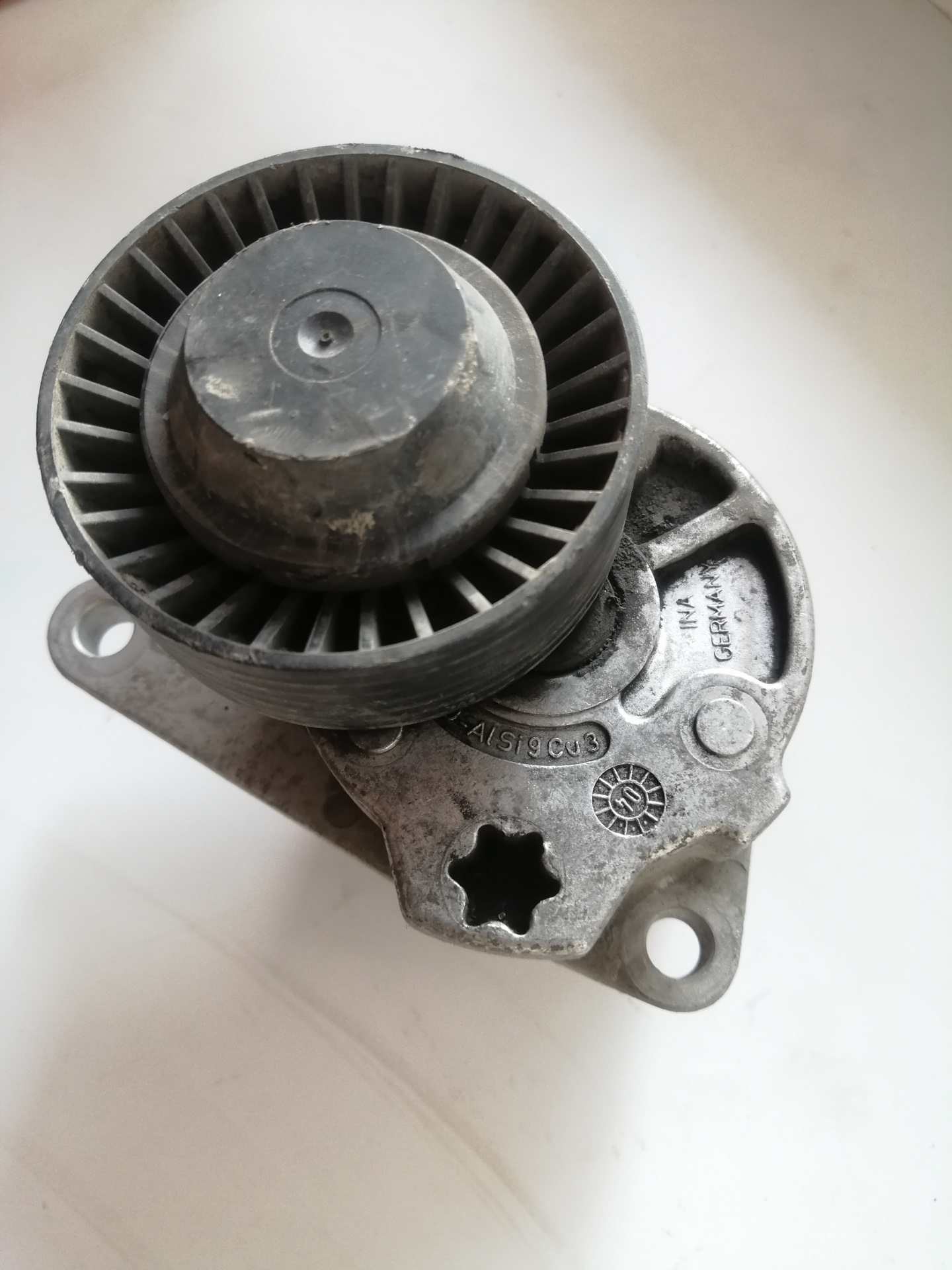 Замена генератора, ремня, роликов — Volvo XC90 (1G), 2,5 л, 2004 года ...