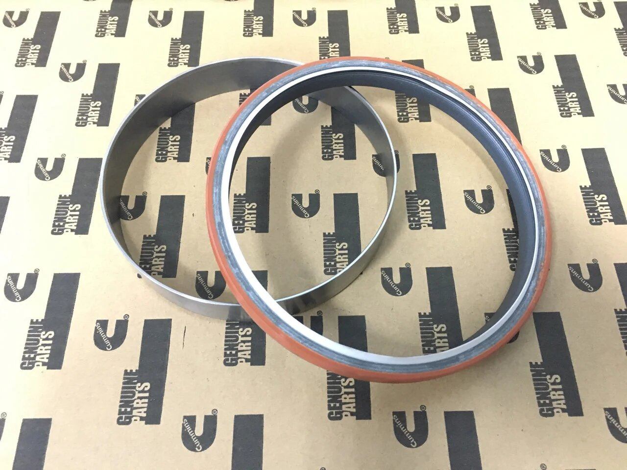 Сальник коленвала задний с ремонтной втулкой Cummins ISBe 3926126 ...