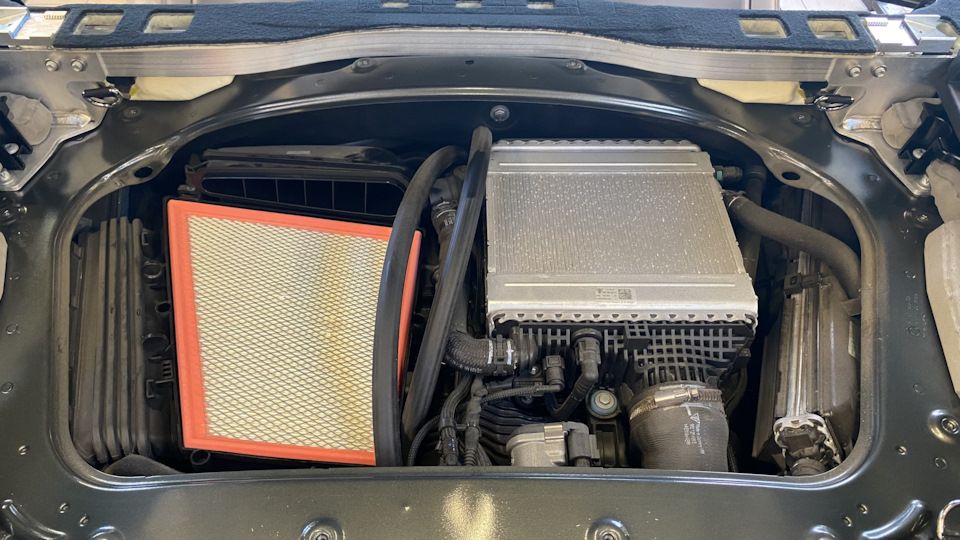 Замена воздушного фильтра двигателя — анатомическое шоу — Porsche ...