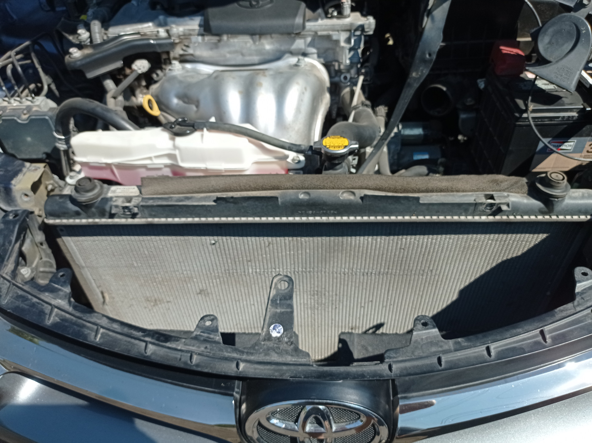 Замена радиатора кондиционера — Toyota Camry (XV50), 2,5 л, 2015 года ...