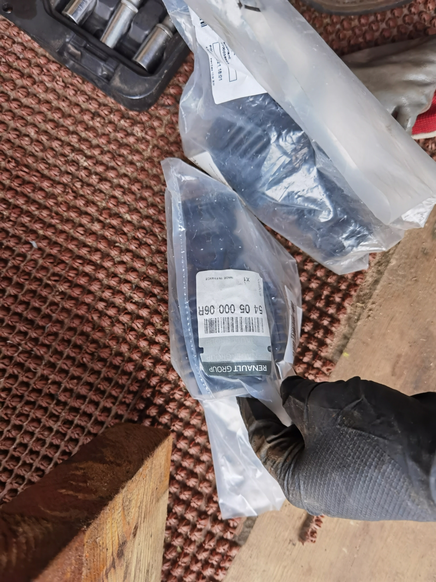 Замена передних пыльников-отбойников амортизатора — Renault Megane ...