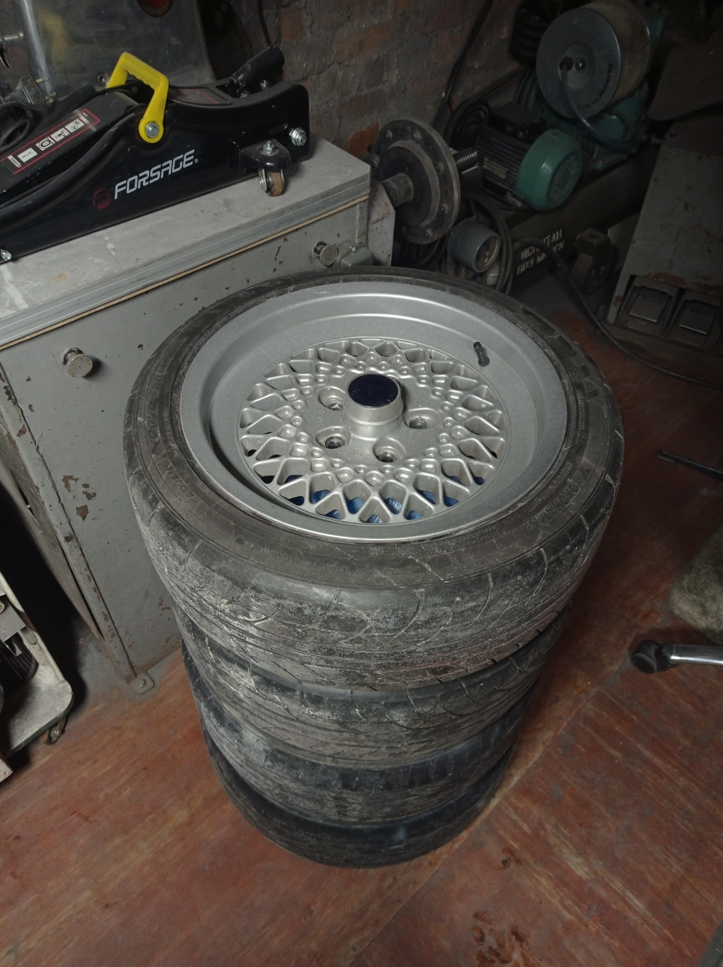 Rial mesh r16 — Mercedes-Benz W123, 2 л, 1983 года | колёсные диски ...