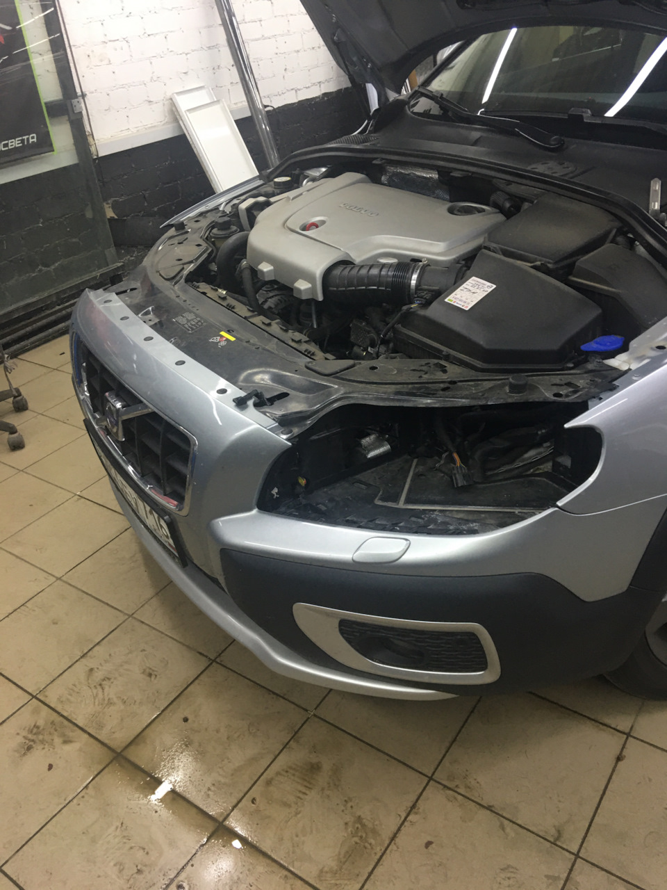 Бронь на фары — Volvo XC70 III, 2,4 л, 2009 года | стайлинг | DRIVE2