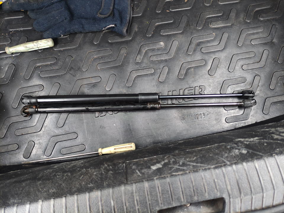 Газовые упоры от Peugeot 4932SV STABILUS — Skoda Octavia A4 Mk1, 1,6 л ...