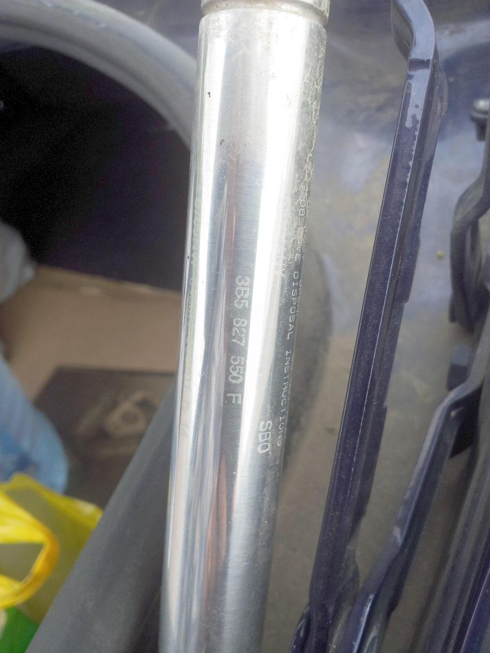 3B5827550F Амортизатор багажника Volkswagen VAG | Запчасти на DRIVE2