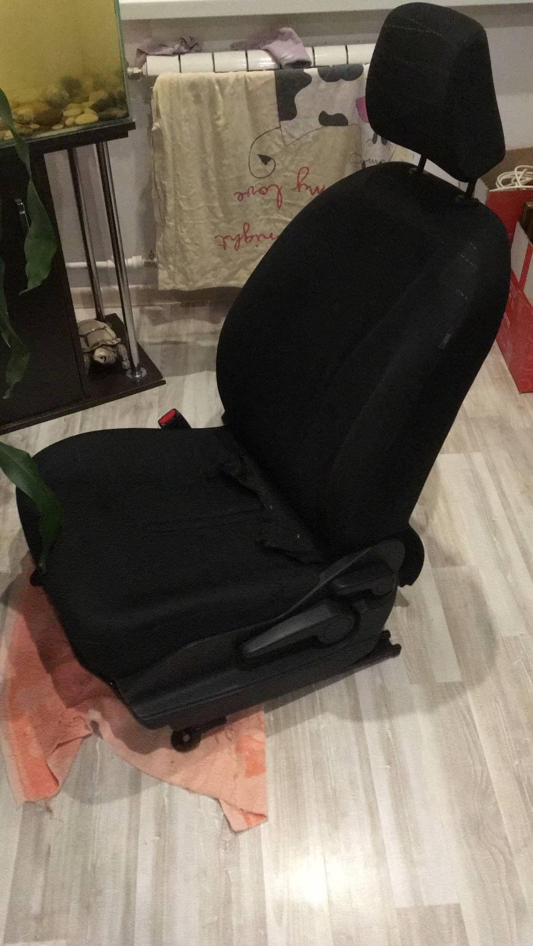 Подогрев водительского сиденья — Toyota Yaris (p2), 1,3 л, 2006 года ...
