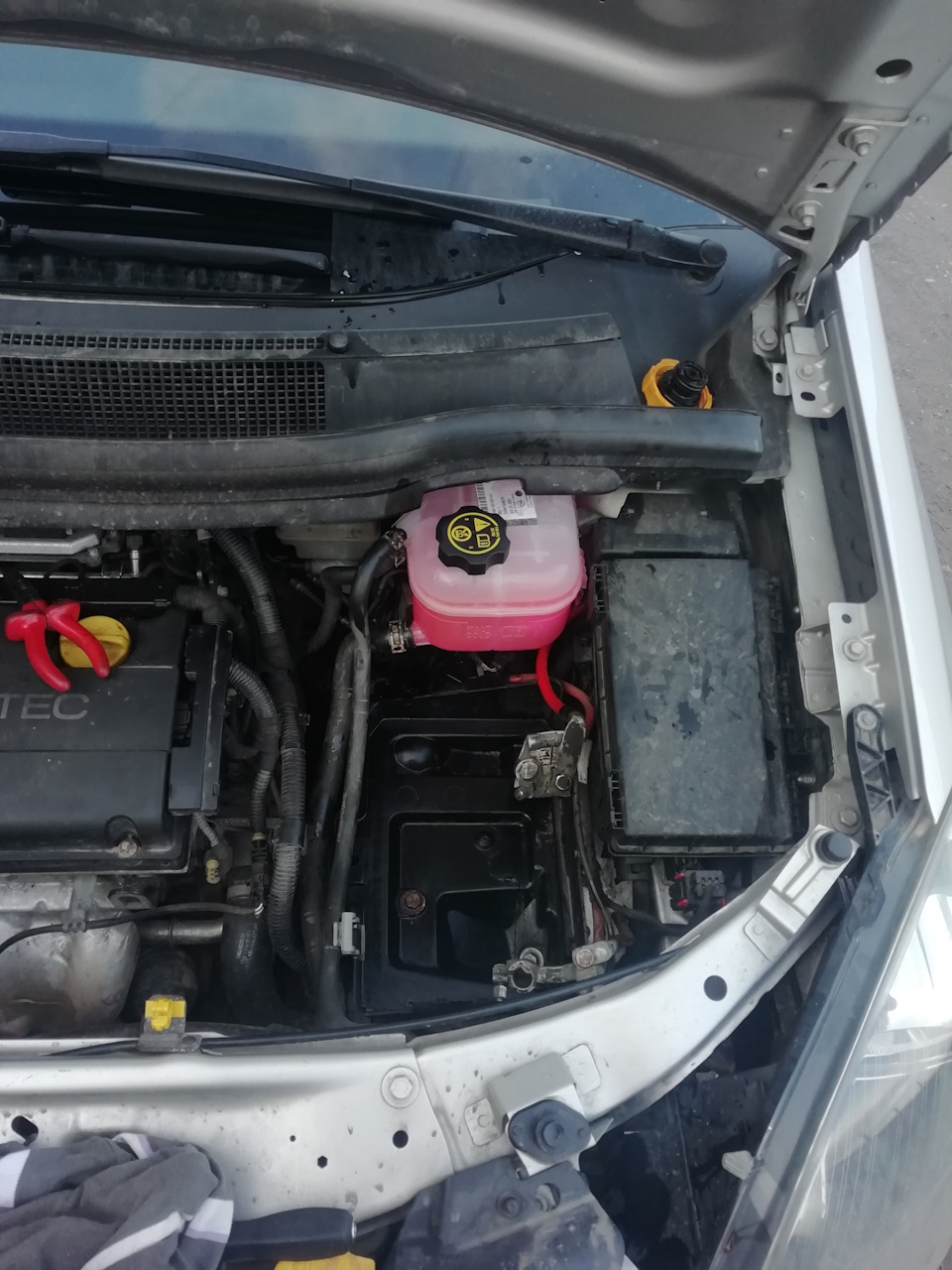 Бачек — Opel Zafira B, 1,8 л, 2012 года | своими руками | DRIVE2