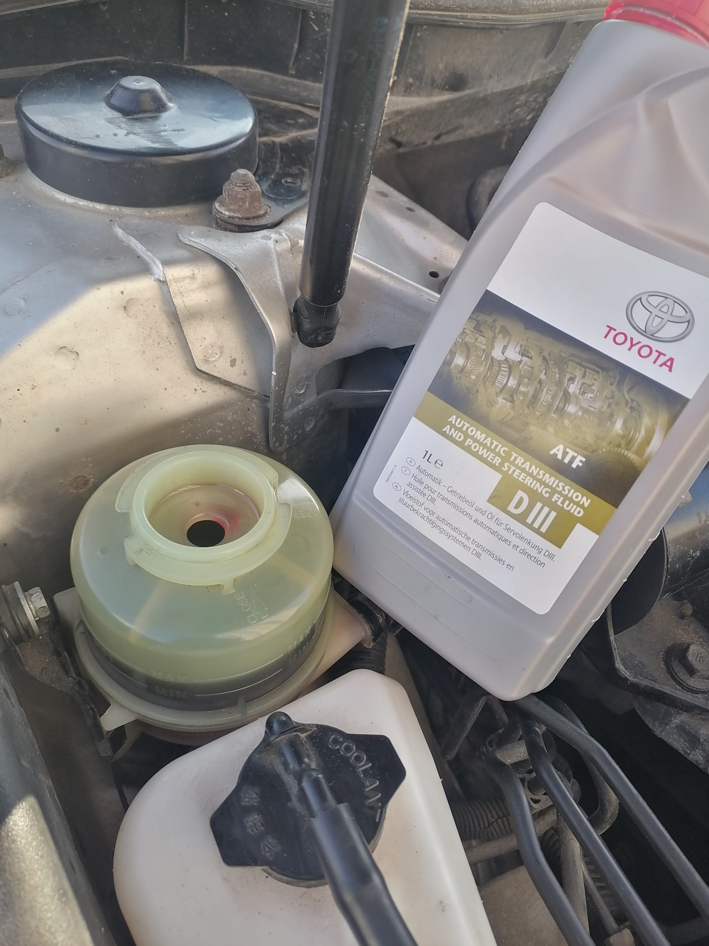 Замена жижи ГУР ТОЙОТА Декстрон 3 — Toyota Camry (XV40), 2,4 л, 2010 ...