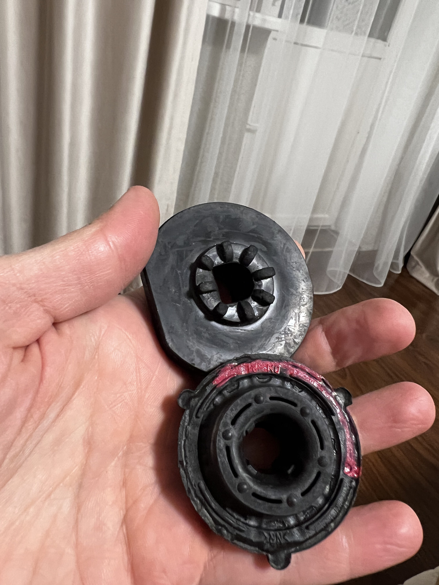 Втулки радиатора нижние — ГАЗ Сайбер, 2,4 л, 2009 года | запчасти | DRIVE2