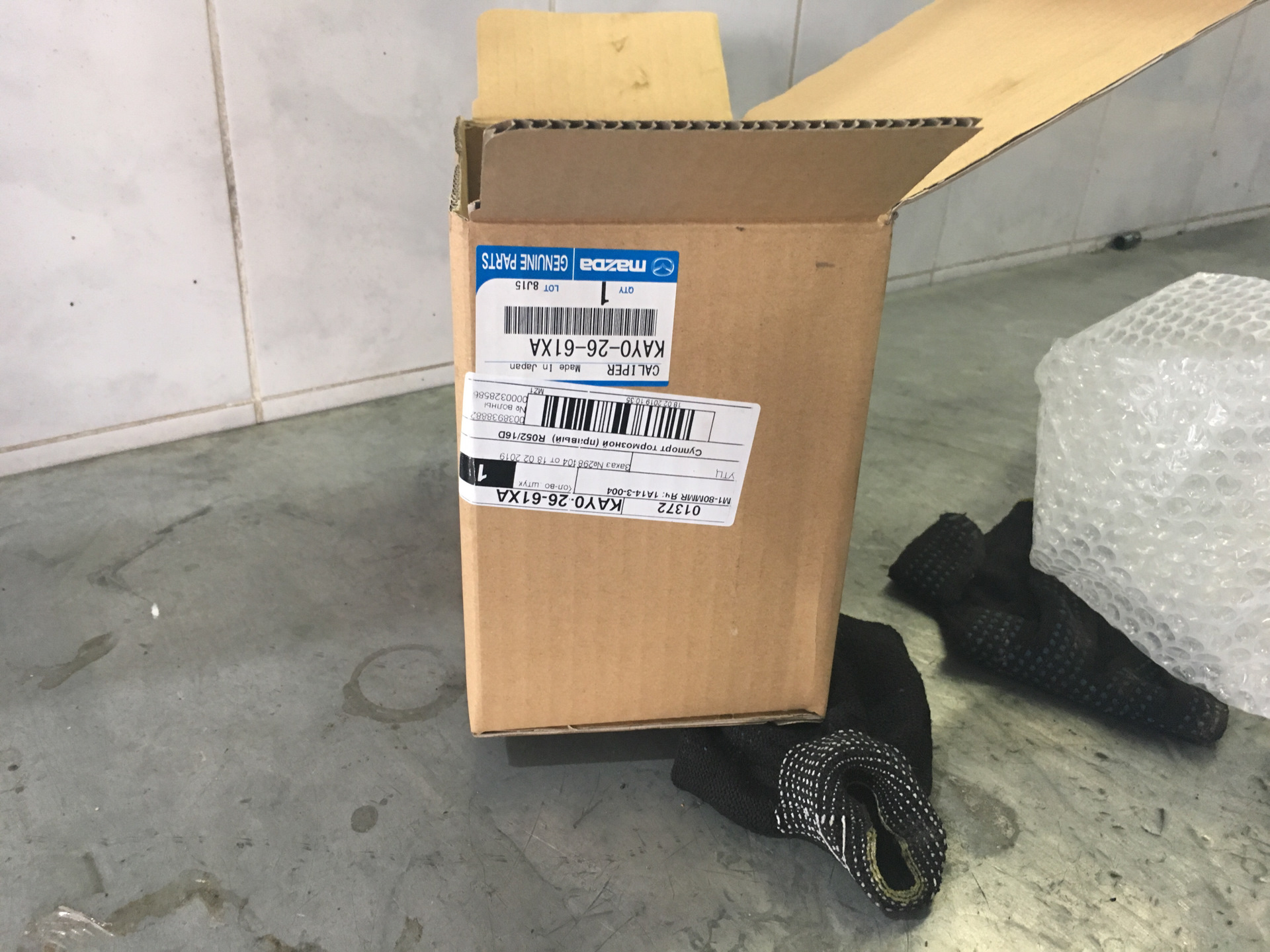 Замена правого заднего суппорта — Mazda CX-5 (1G), 2,5 л, 2016 года ...