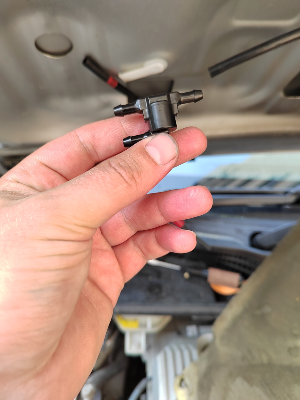 Замена обратного клапана — Toyota Prius (30), 1,8 л, 2010 года ...