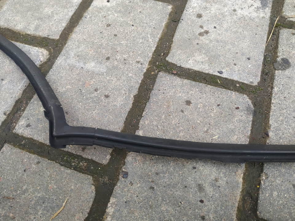 Замена щитков заднего стекла BMW 51317027916 и 51317115412 — BMW 5 ...