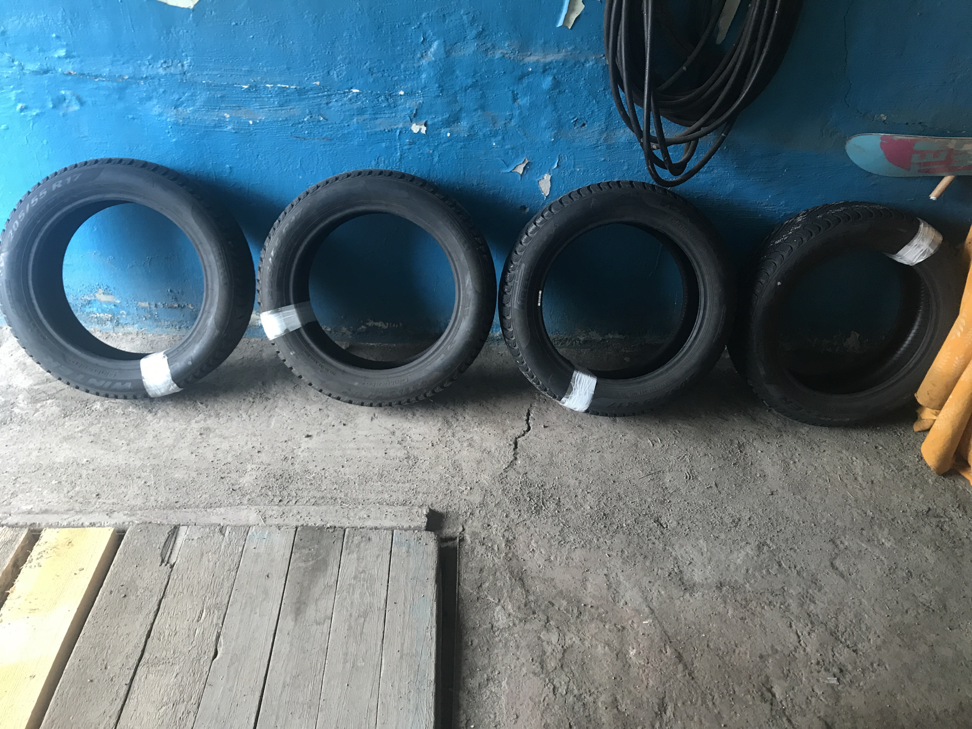 Продам зимнюю резину 205/55/R17 — Skoda Octavia A8 Mk4, 1,4 л, 2021 ...