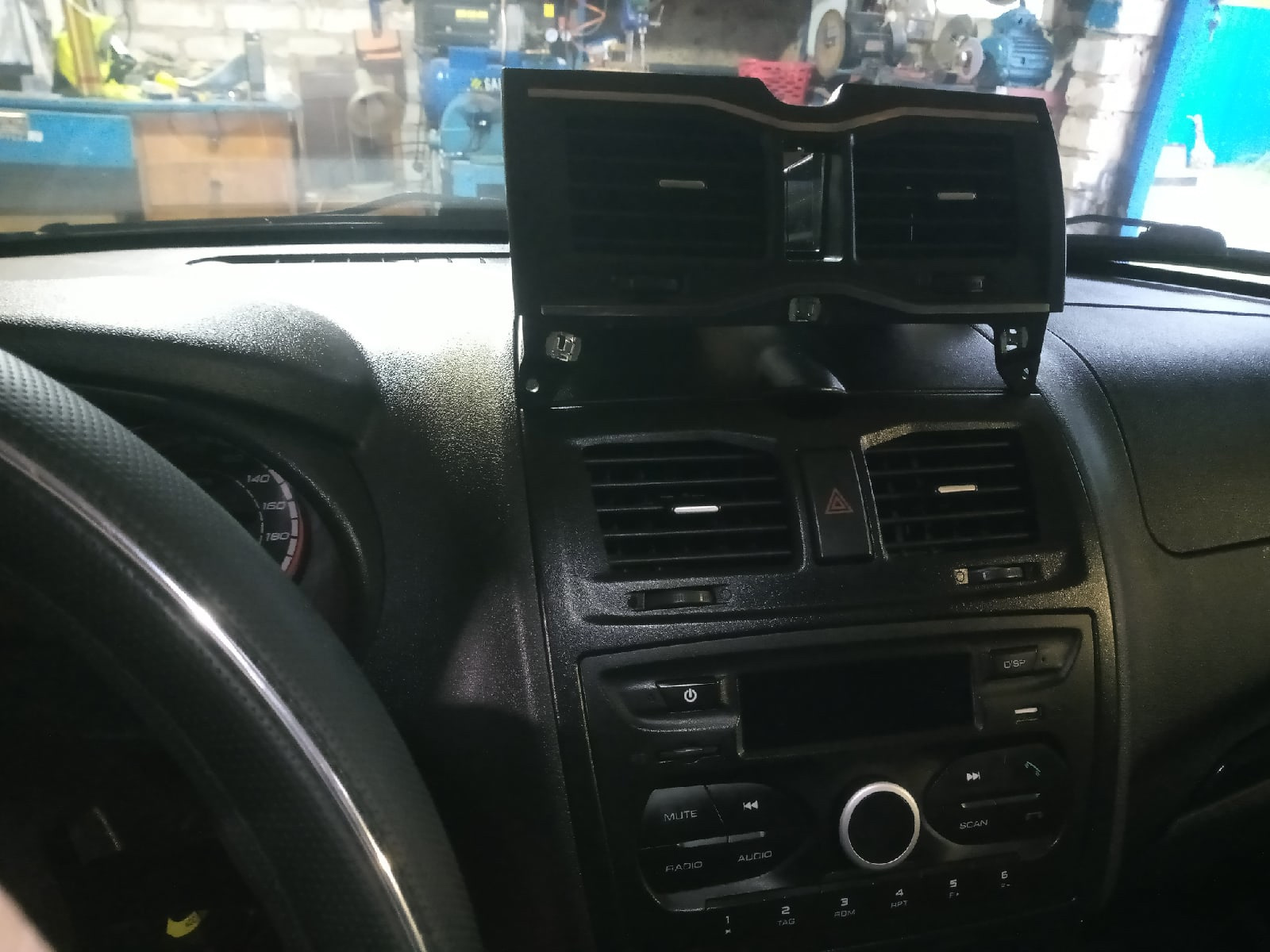Прикупил воздуховод Гранта FL начало к 2 din 9 дюйм магнитолы . — Lada ...