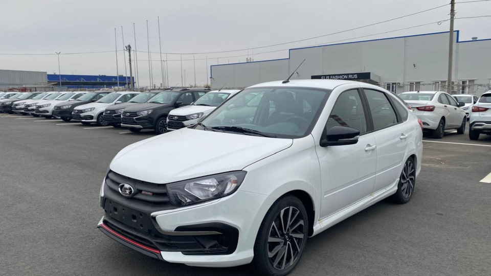 Lada Granta Sport Лифтбек 1.6 бензиновый 2024 | GT Limited Edition 001R ...