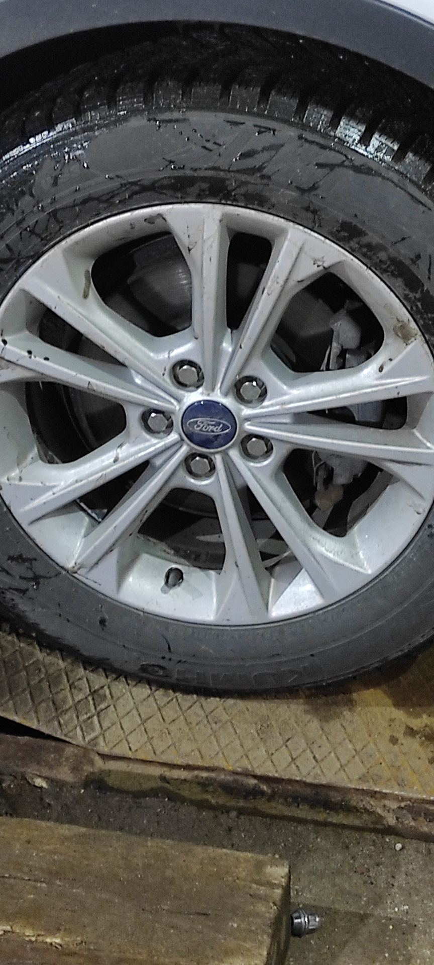 Колёсные гайки и замена масла в акпп — Ford Kuga (2G), 2,5 л, 2018 года ...