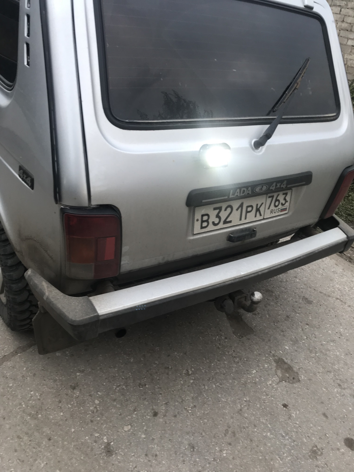 Задняя противотуманка — Lada 4x4 5D, 1,7 л, 2011 года | аксессуары | DRIVE2