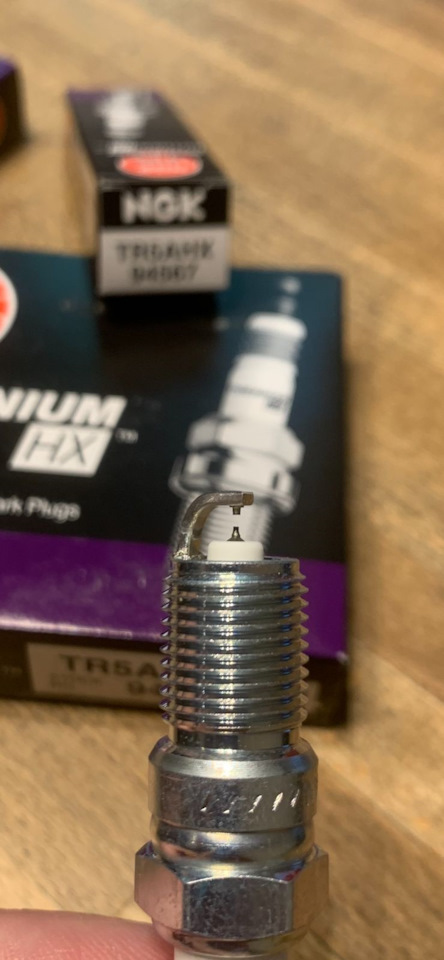 Свечи зажигания NGK Ruthenium HX 94567 TR5AHX на Mazda MPV II, Mazda ...