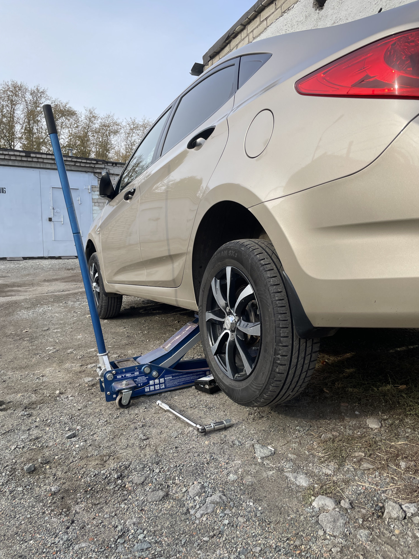 Замена задних колодок Солярис 2013 — Hyundai Solaris, 1,4 л, 2013 года ...