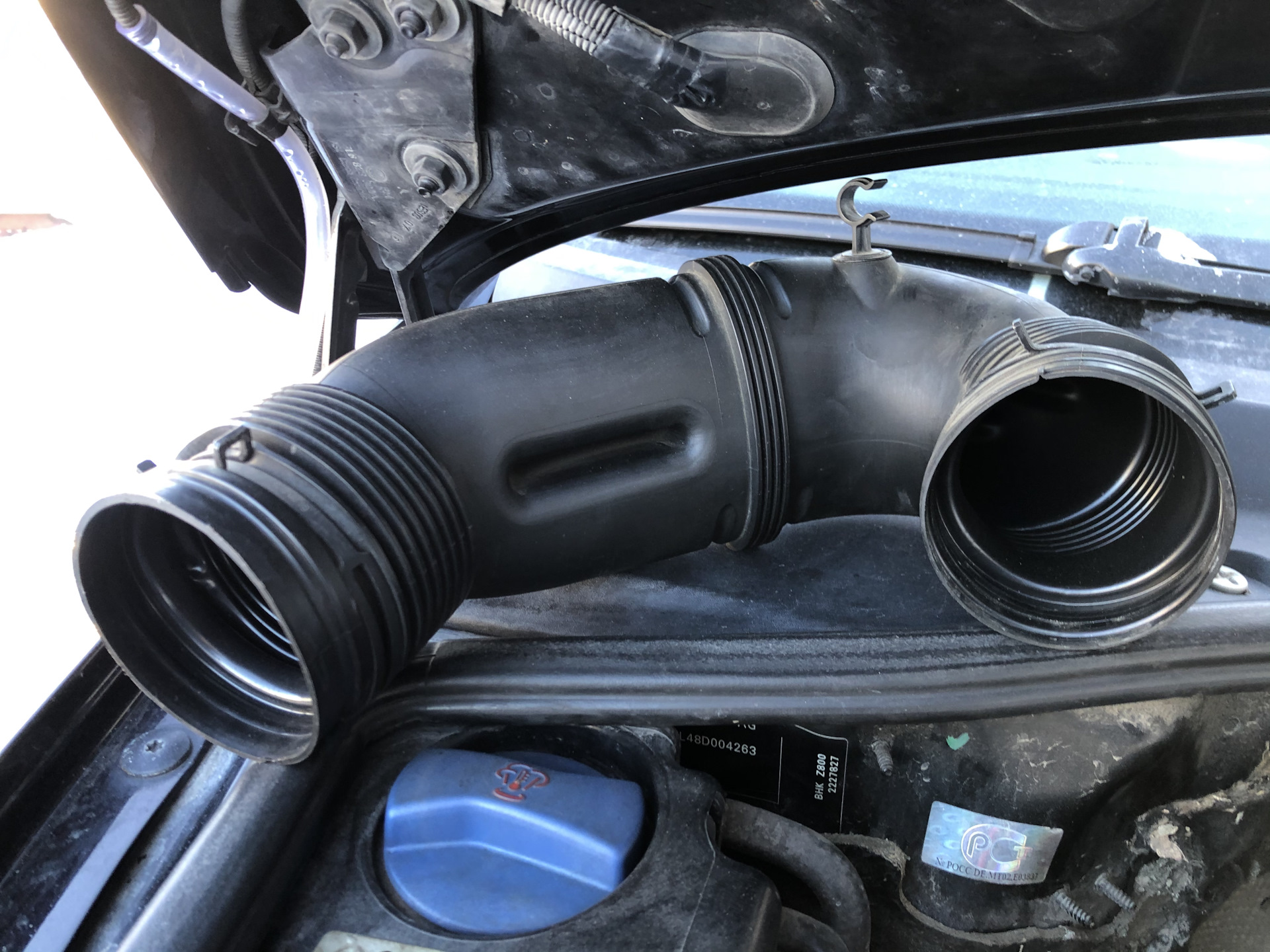 15. Замена вакуумного насоса и короба воздушного фильтра. Туарег 1 ...