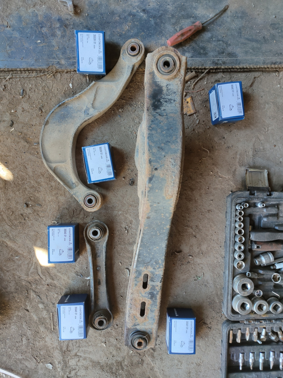 3554301 Сайлентблок рычага подвески LEMFORDER | Запчасти на DRIVE2