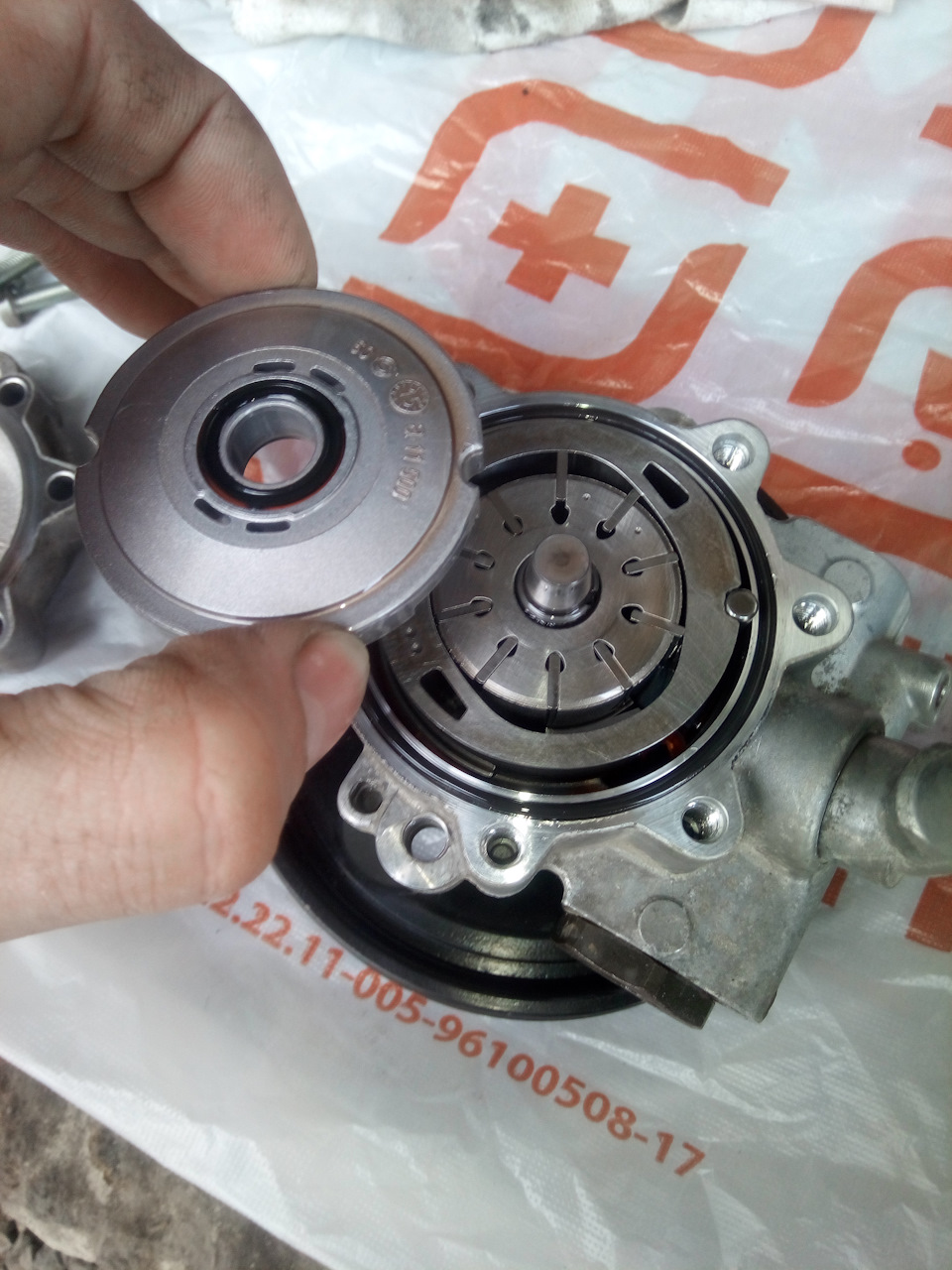 сальник гур — Renault Sandero Stepway (2G), 1,6 л, 2015 года | своими ...