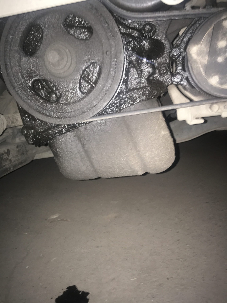 Замена переднего сальника колен вала — Mitsubishi Lancer X, 1,5 л, 2007 ...