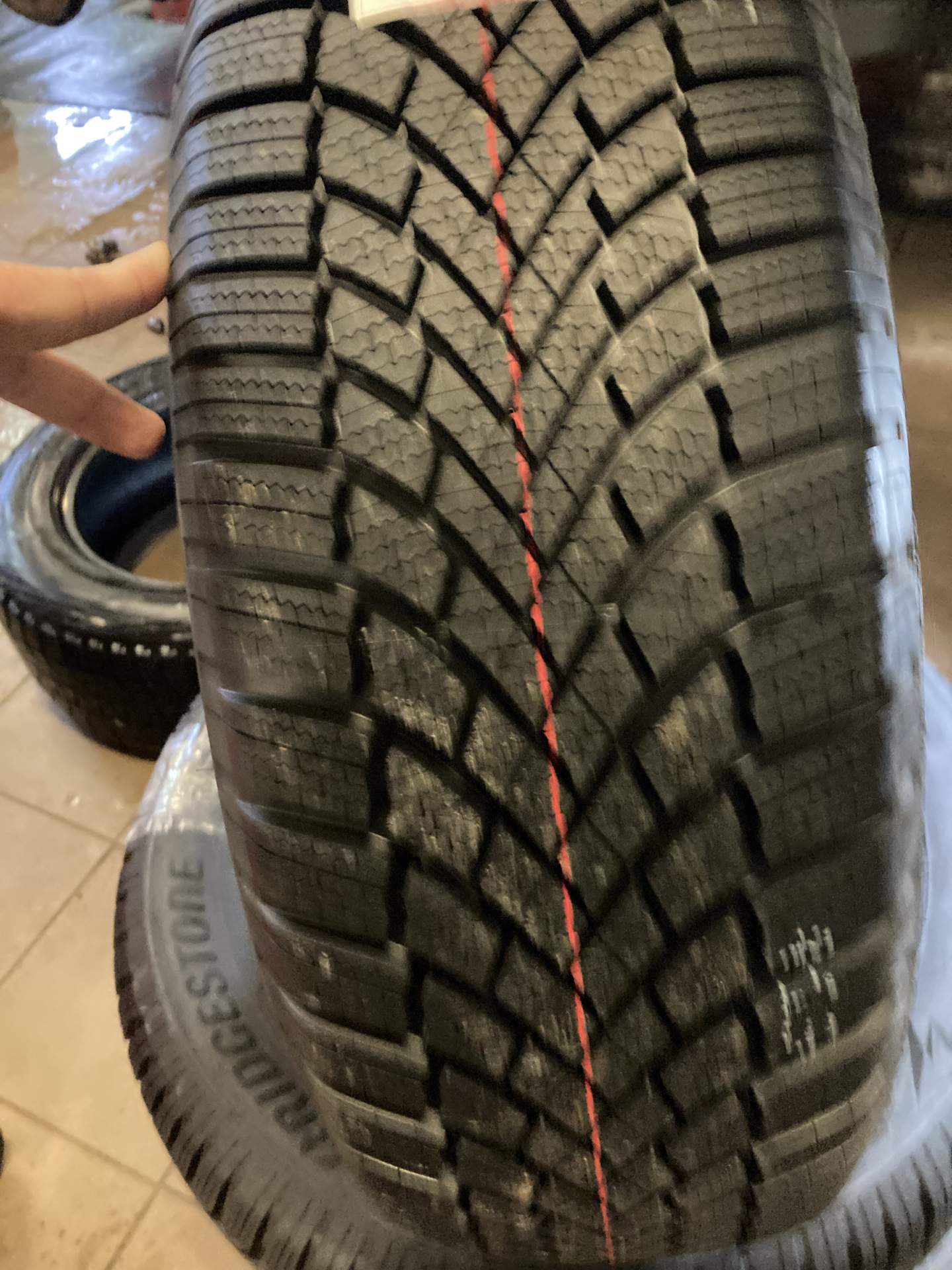 Bridgestone Blizzak LM005 235/65 R17 108VXL — Volkswagen Touareg (1G ...