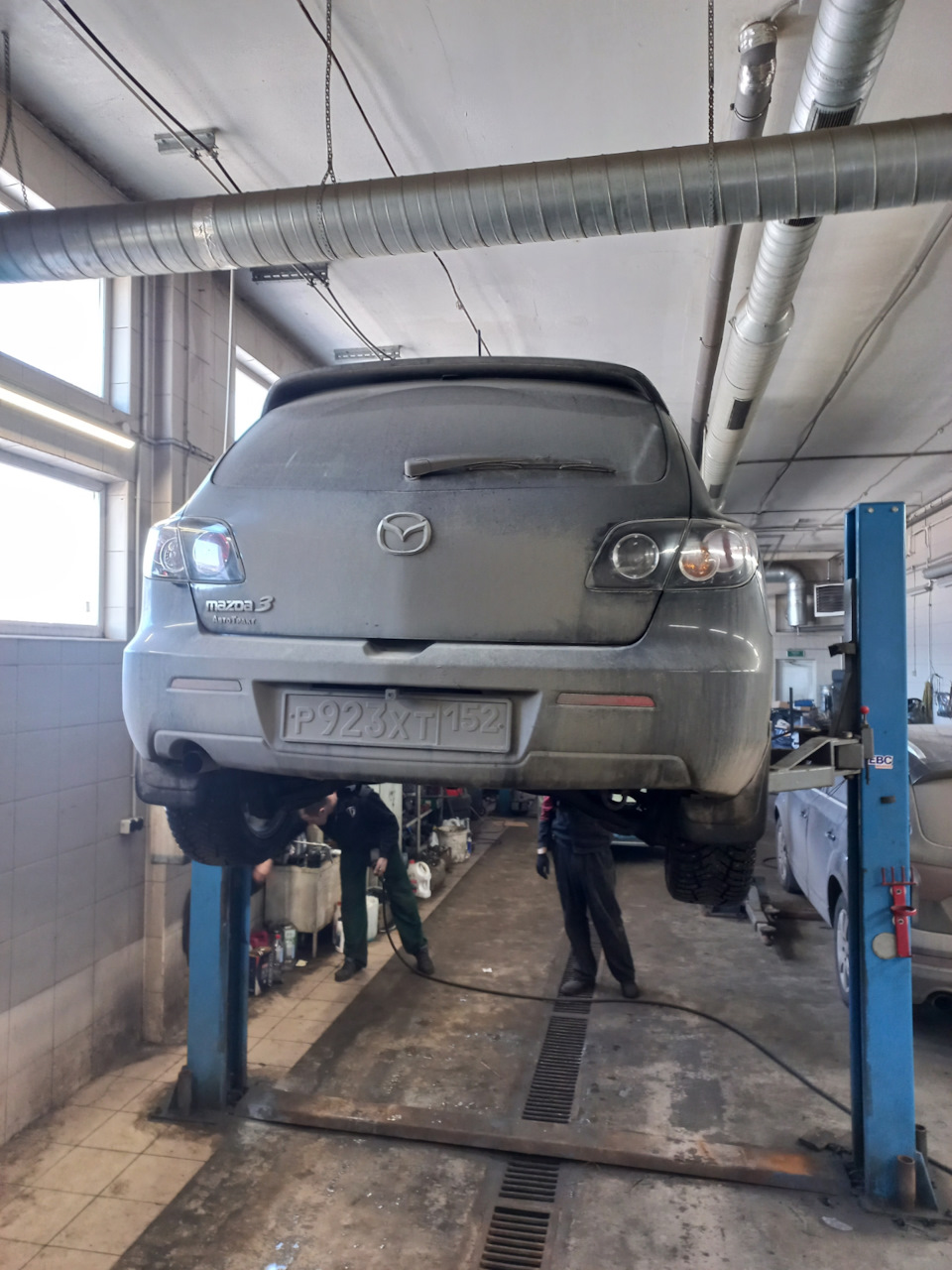 [ 17 ] Замена датчика давления масла — Mazda 3 (1G) BK, 1,6 л, 2007 ...