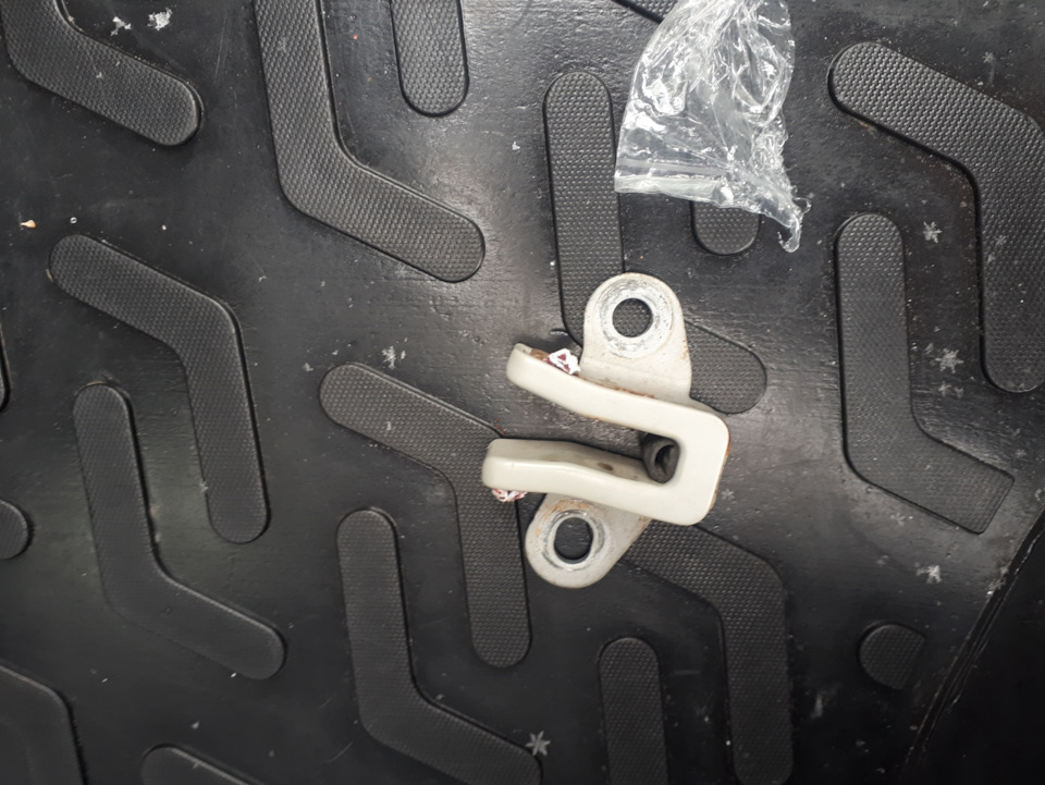 Стук 5 — ой двери — Toyota RAV4 (III), 3,5 л, 2006 года | расходники ...