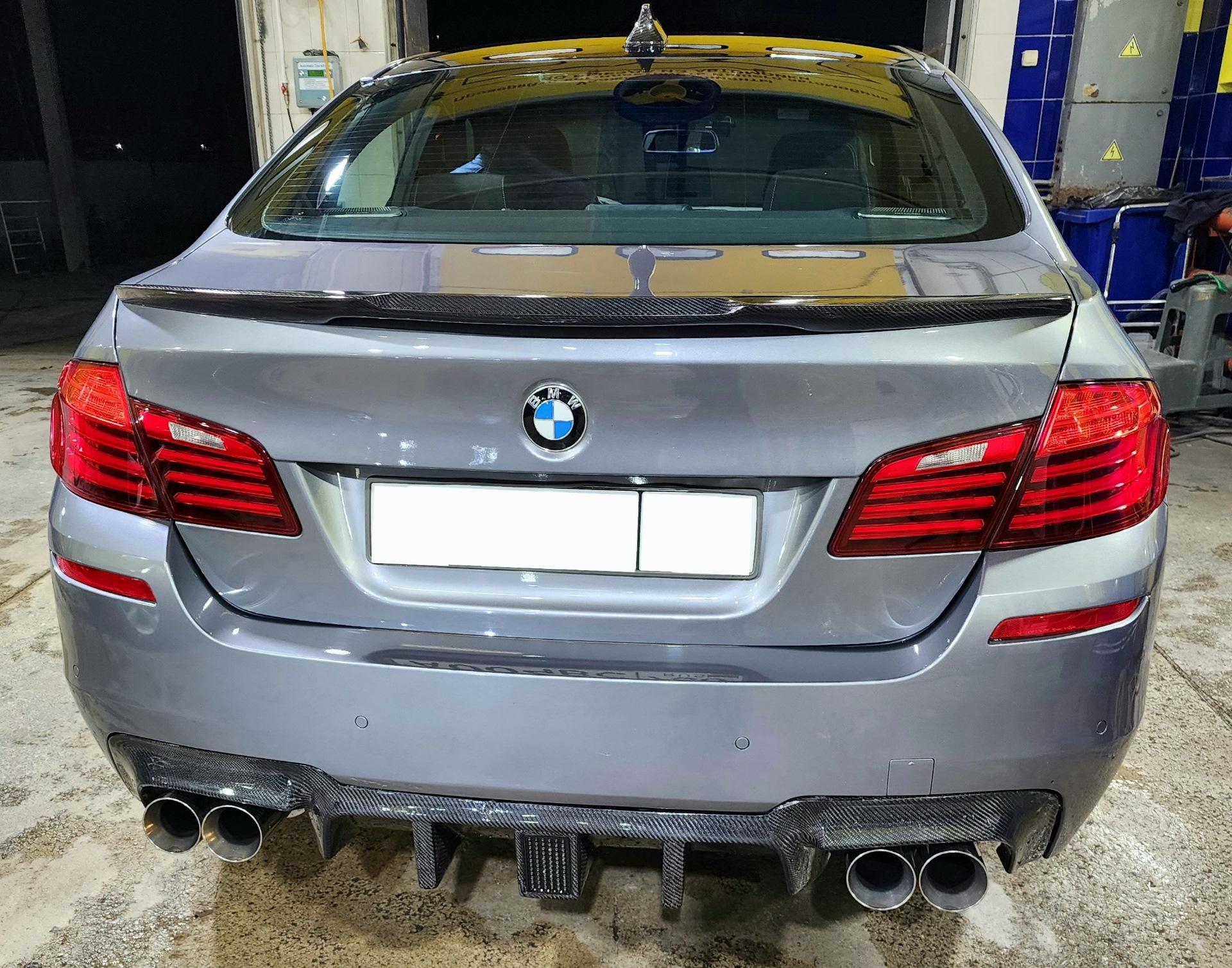 Новый диффузор со стопом — BMW 5 series (F10), 9,9 л, 2014 года ...