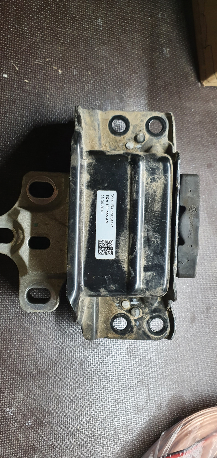 5QA199555AM Опора кпп левая VAG | Запчасти на DRIVE2