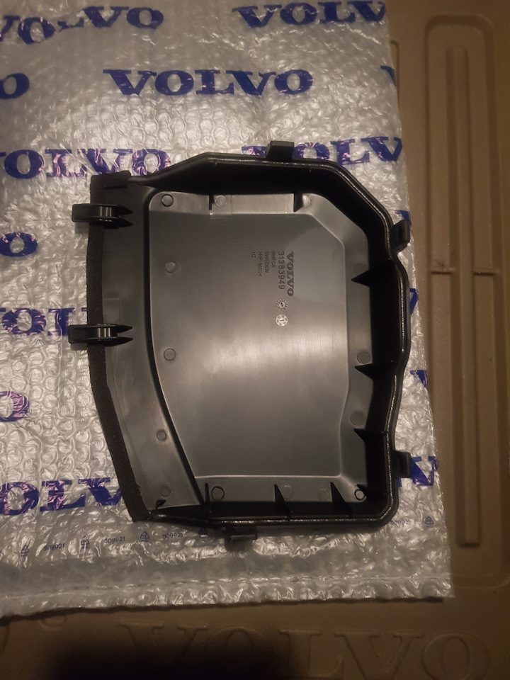 31383949 Крышка аккумулятора Volvo | Запчасти на DRIVE2