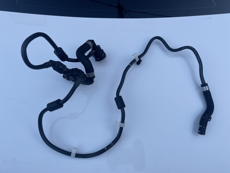 Вентиляционная трубка Mercedes W205 на Mercedes-Benz C-class (W205). Б ...