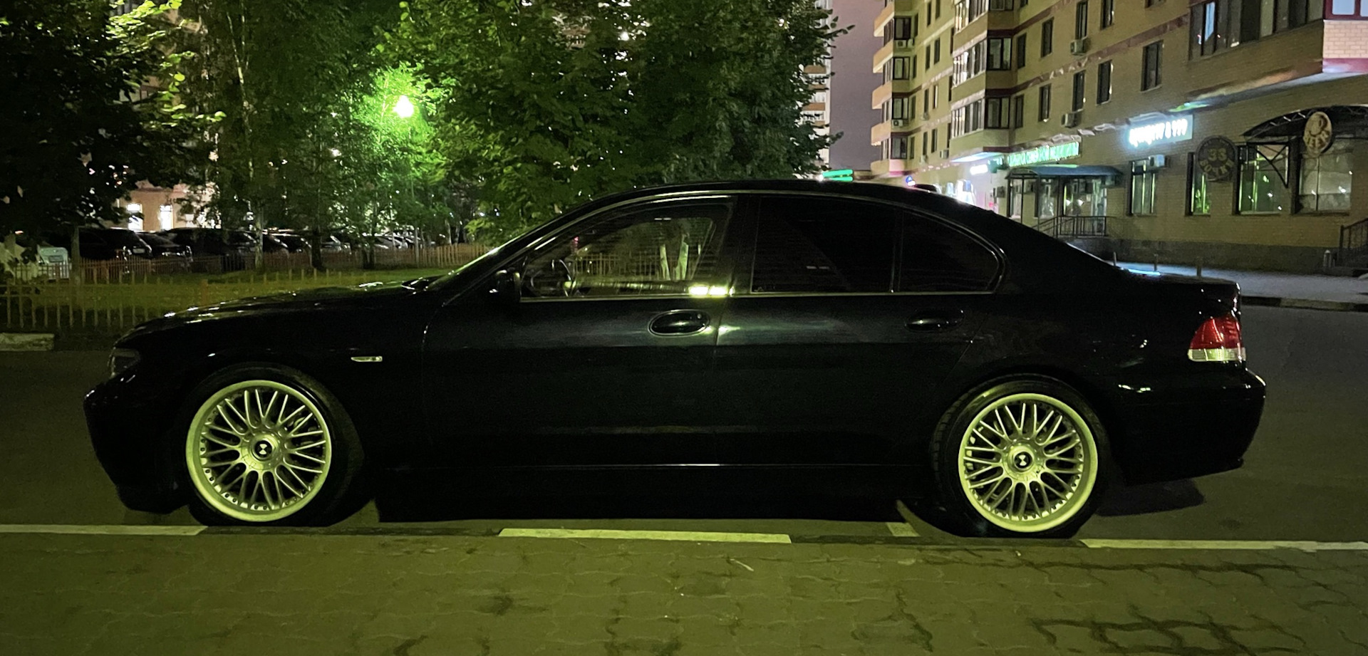 Замена передних тормозных дисков и колодок — BMW 7 series (E65/E66), 3 ...