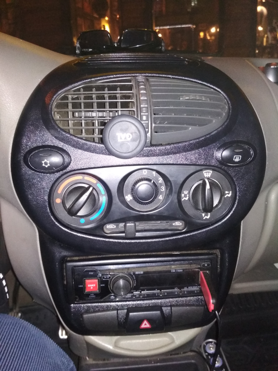 Заменил уплотнители дверей и багажника + переобувка.+ консоль. — Lada ...