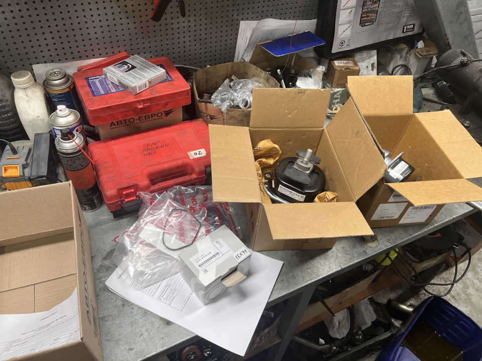 Подушки двигателя и термостат — BMW X6 (F16), 3 л, 2016 года | визит на ...