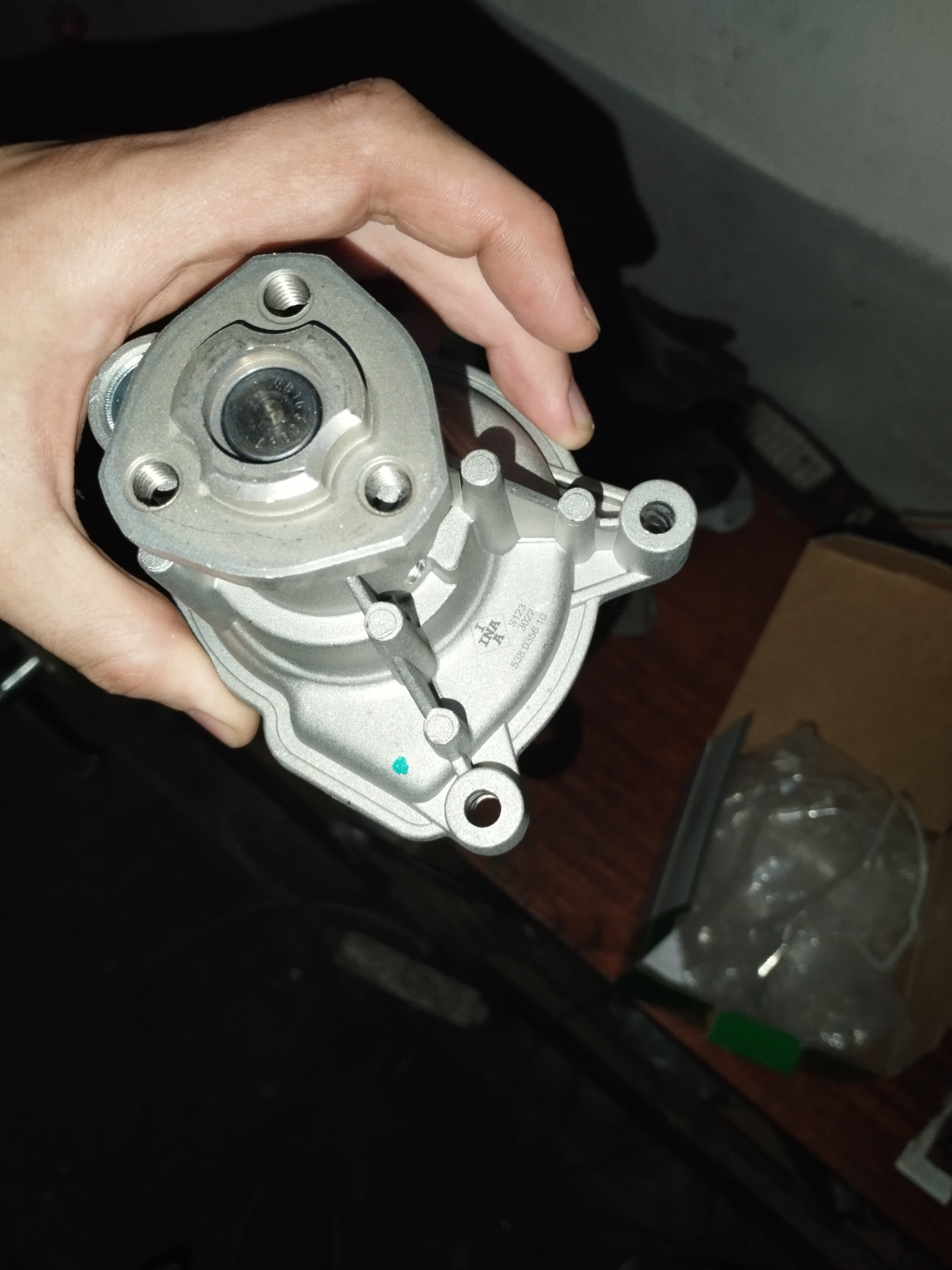 Замена помпы и опоры кпп — Volkswagen Jetta VI, 1,4 л, 2011 года ...